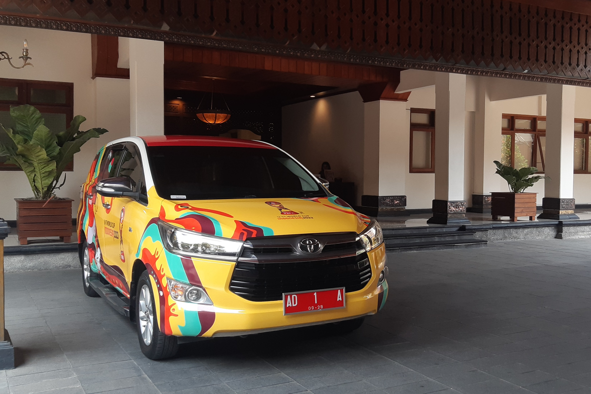 Mobil Dinas Gibran Di-"branding" Logo Piala Dunia U17