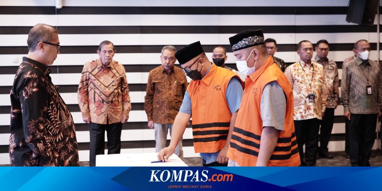 Kenakan Rompi Tahanan, Dua Pelaku Pungli di Rutan KPK Minta Maaf