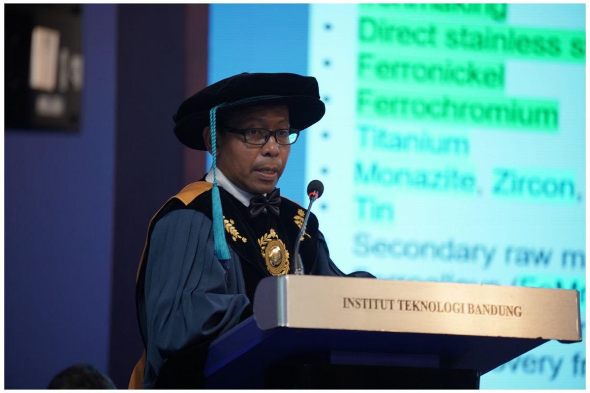 Prof Zulfiadi, Guru Besar ITB yang Ubah Bijih Besi Jadi Logam dalam 2 Menit