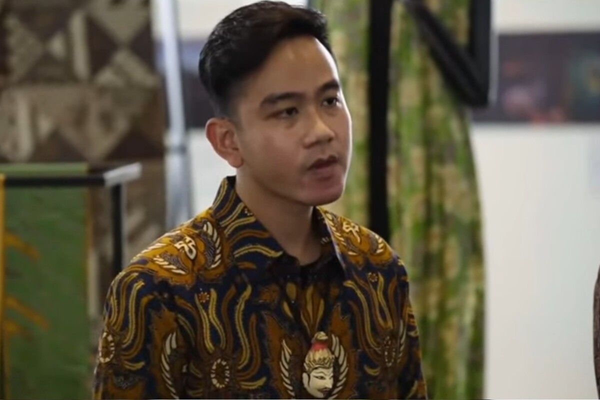 Saat Gibran Pidato di Jalanan Kota Paris, Ingin Batik Jadi Fashion Dunia