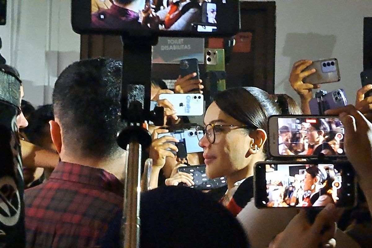 Nikita Mirzani Menangis di Persidangan hingga Bantah Pemerasan