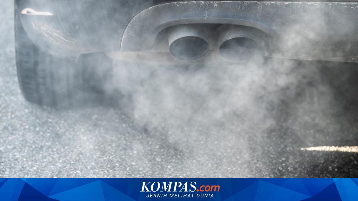 Perbedaan Penyebab Asap Knalpot Putih dan Hitam pada Mobil Bensin