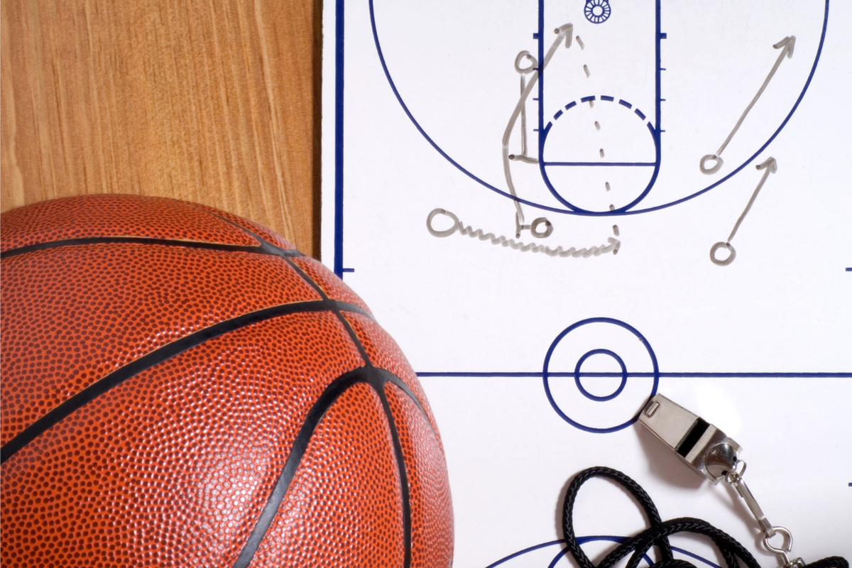 Menembak Bola ke Ring Basket dengan Cara Lay Up