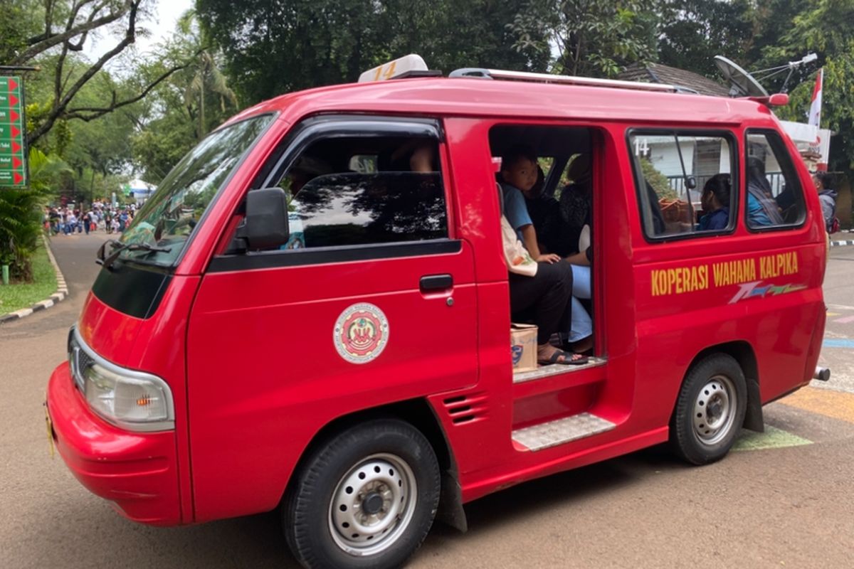 Warga Sewa Angkot ke Ragunan Saat Libur Lebaran: Biar Bisa Angkut ...