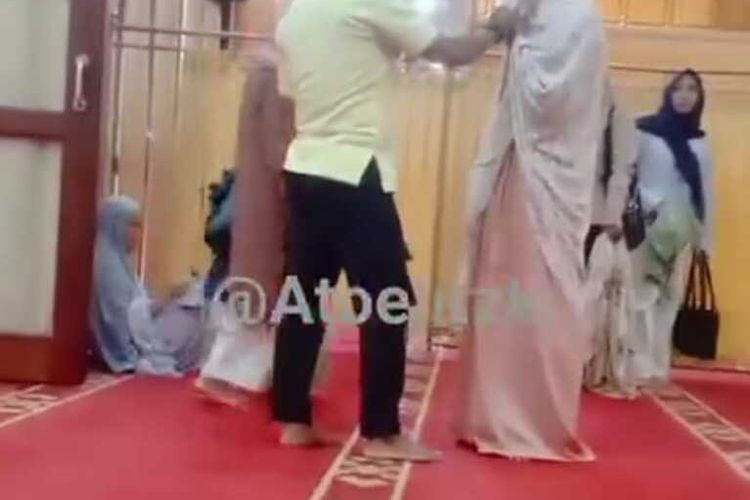 Berita Terkini Harian Pria Menyamar Jadi Perempuan Di Masjid Islamic Center Mataram Terbaru Hari ...