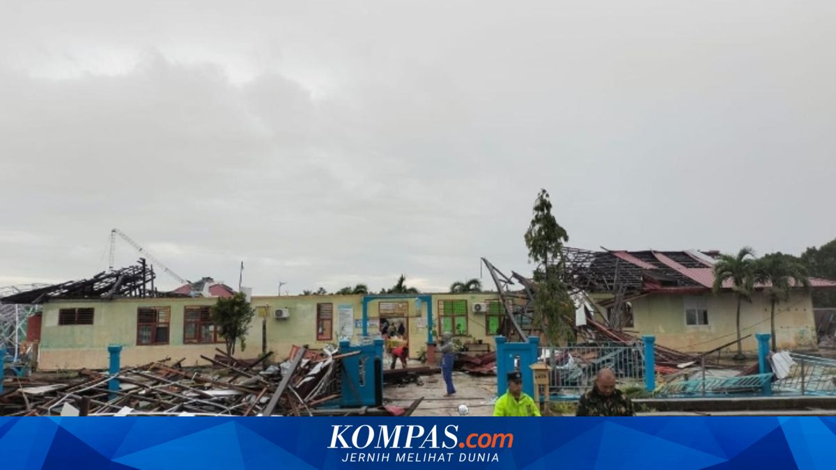 Rumah dan Sekolah Rusak Akibat Ditiup Puting Beliung di Bengkalis Riau