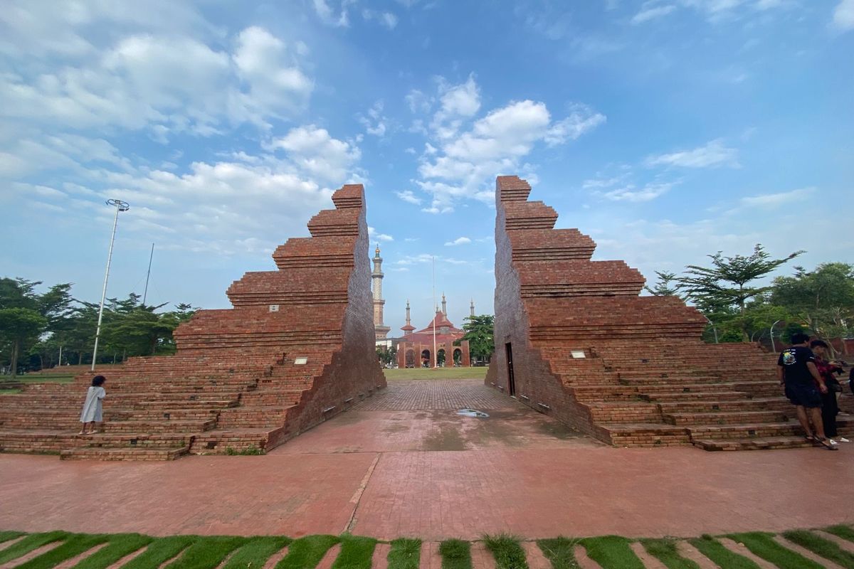 Menikmati Pagi di Alun-alun Kejaksaan Cirebon, Bisa Foto dan Kulineran