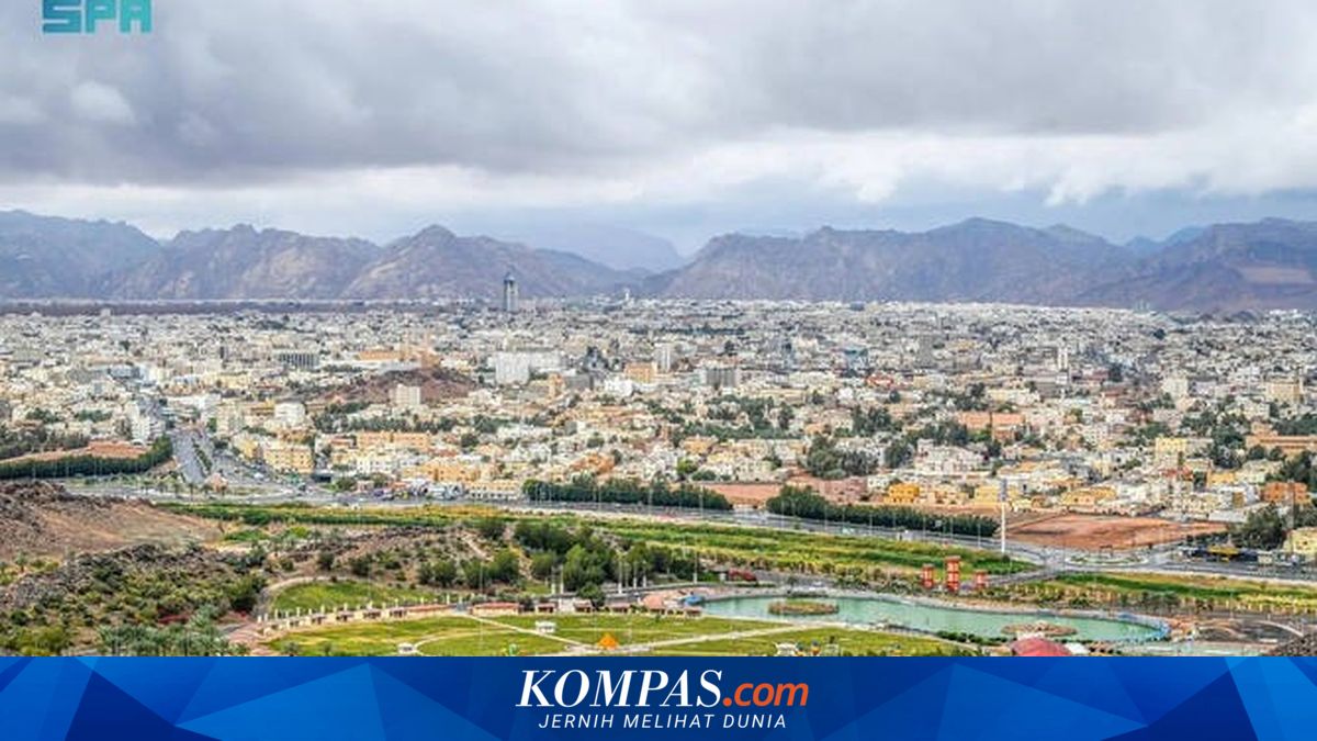 Gurun Arab Saudi Berubah Hijau Setelah Diguyur Hujan, Warga Ramai Menikmati
