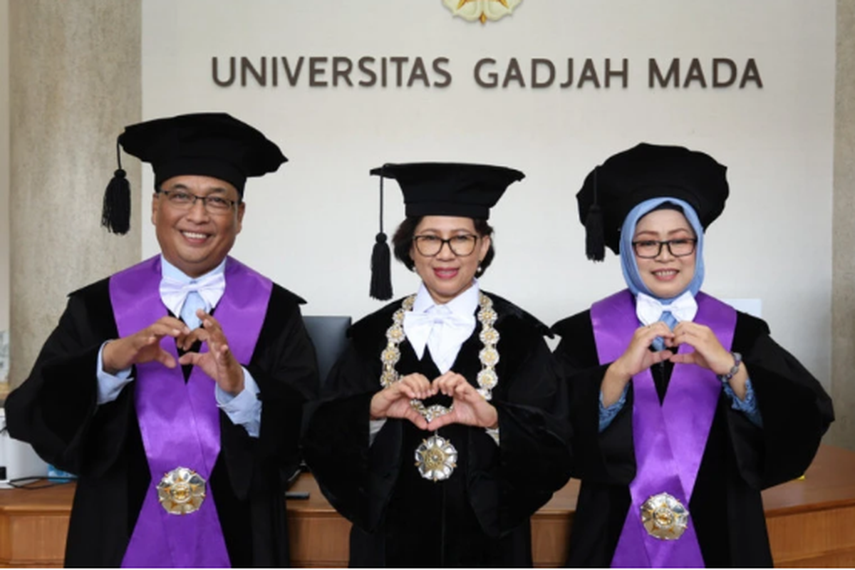 Pasutri Prof. Agung dan Agustina Dikukuhkan Jadi Guru Besar UGM
