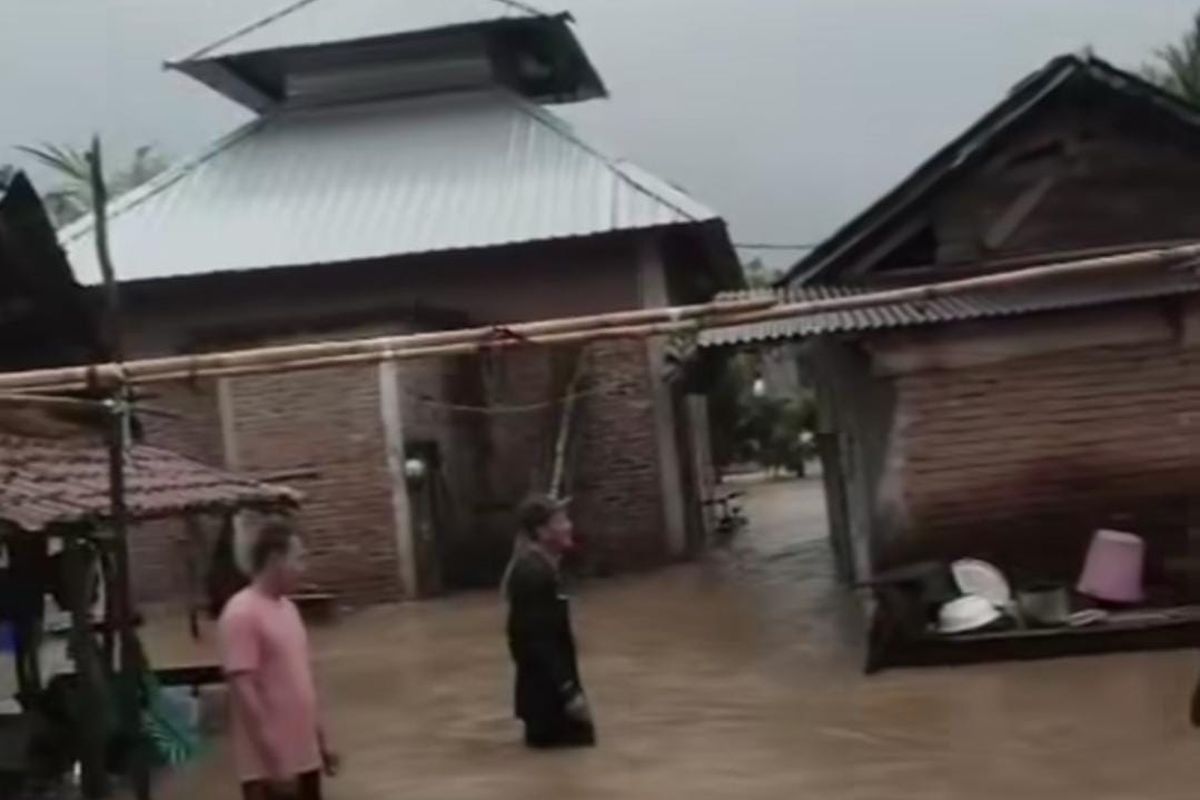 Banjir Bandang Rendam Dua Desa di Sumbawa, Air Surut tapi Warga Diminta Waspada