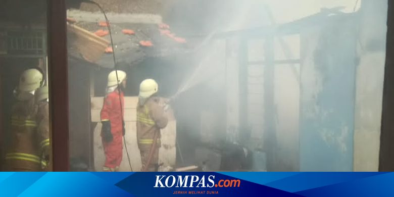 Diduga Korsleting Listrik, Empat Rumah Kontrakan di Ulujami Hangus Terbakar