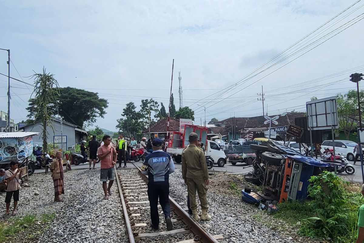 Dampak KA Logawa Tabrak Truk di Jember, Kereta Rusak dan Keberangkatan Terlambat
