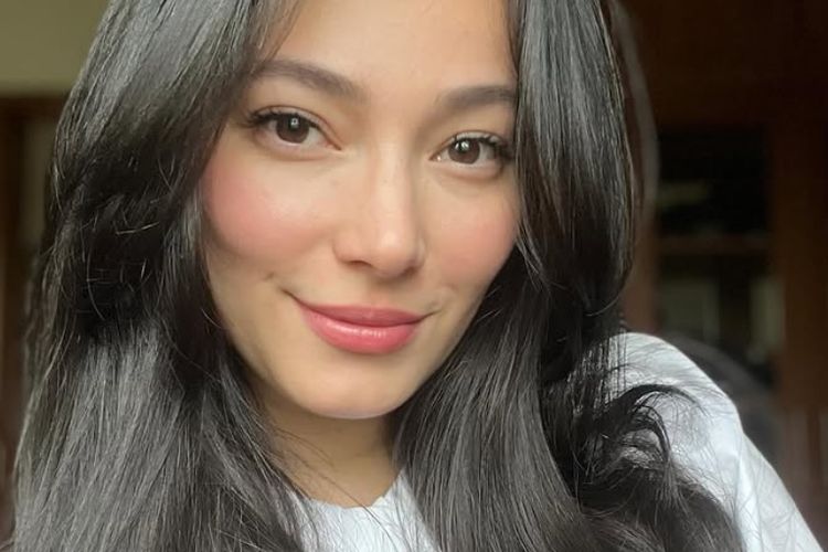 8 Gaya Rambut Asmirandah, Anggun dan Elegan
