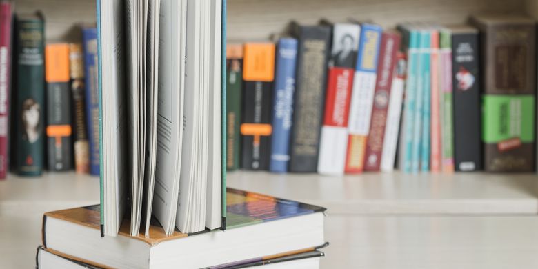 Dari Genre Misteri Sampai Fantasi, Ini Novel Tahun 2020 yang Populer ...