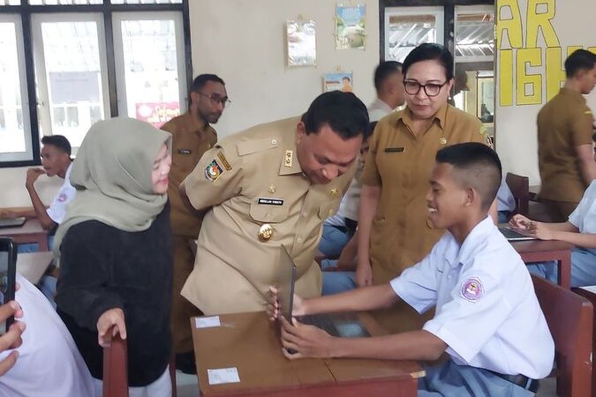 Wagub Maluku Pindahkan 2 Anaknya yang Berkebutuhan Khusus ke SMA ...