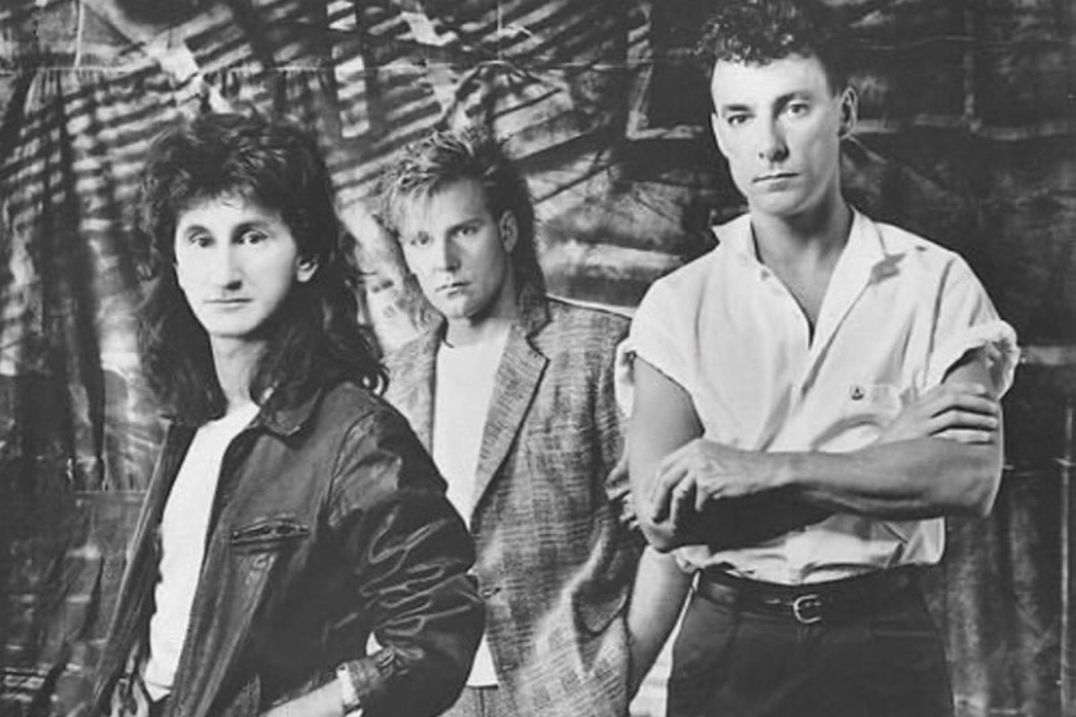 Lirik dan Chord Lagu Beneath, Between and Behind - Rush