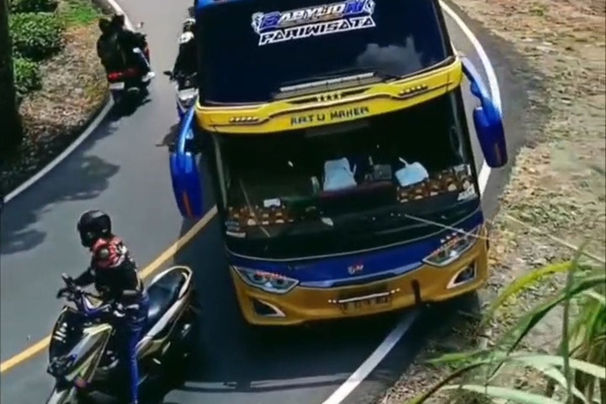 Viral Anggota Komunitas Nmax Hentikan Bus di Ciwidey, Akhirnya Minta Maaf