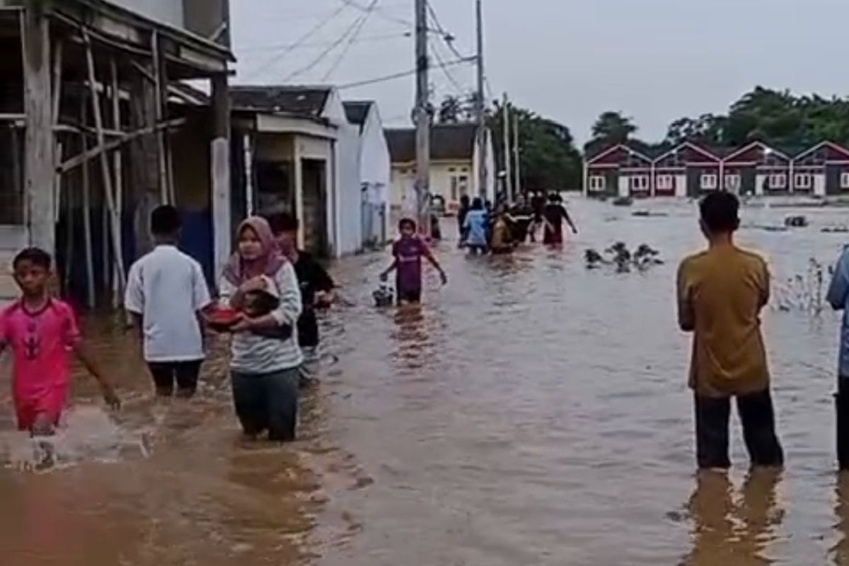 Banjir Pamanukan Meluas: Pertokoan Terendam dan Jalur Provinsi Subang ...