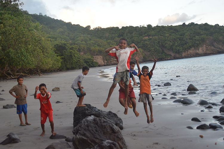 Legenda Pantai Enagera di Kaki Gunung Api Ebulobo Flores (1)