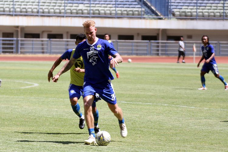 Kippersluis Tak Sabar Lakoni Debut bersama Persib Bandung