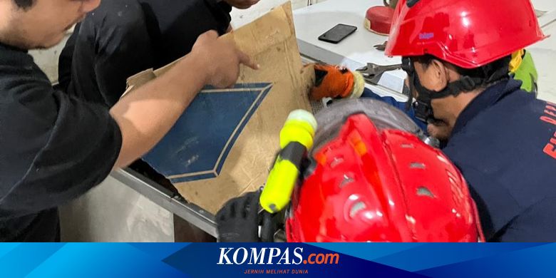Tangan Pria di Depok Terjepit Mesin Penggiling Daging, Damkar Turun Tangan