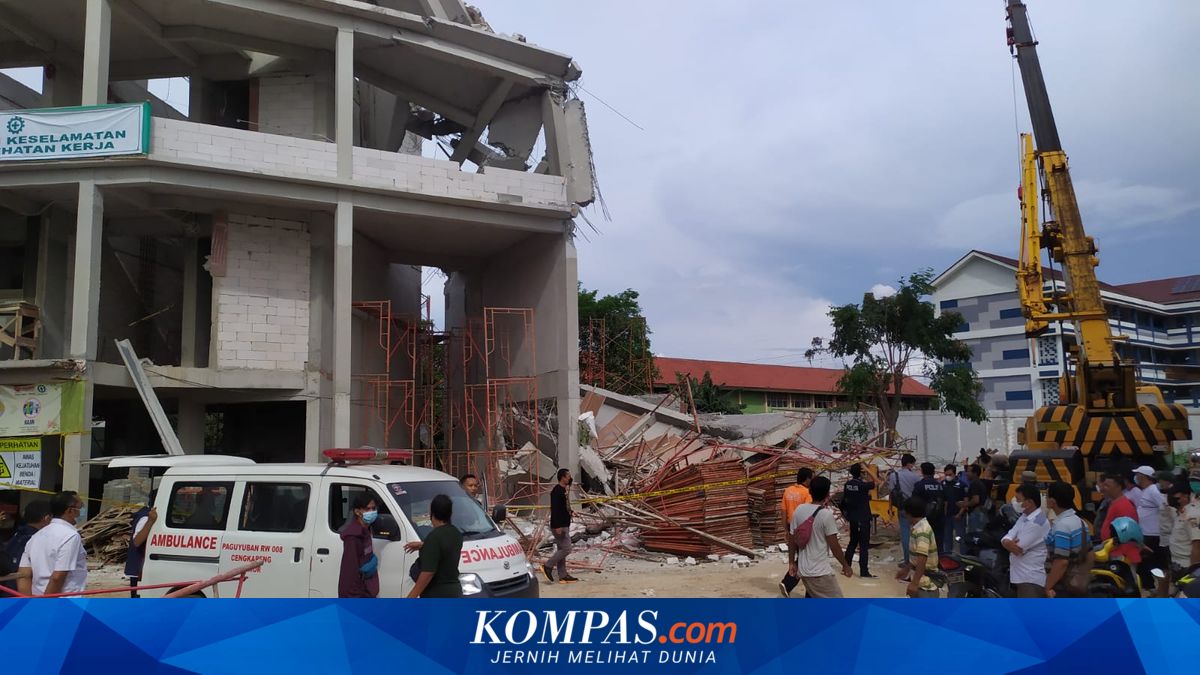 Salah Satu Bangunan SMA 96 Jakarta Roboh Saat Direnovasi