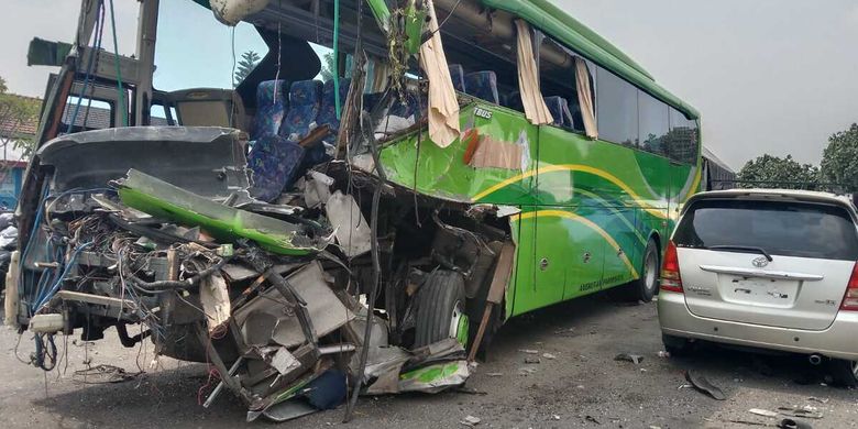 Berita Terkini Harian Bus Rombongan Smp Di Malang Kecelakaan Terbaru Hari Ini - Kompas.com