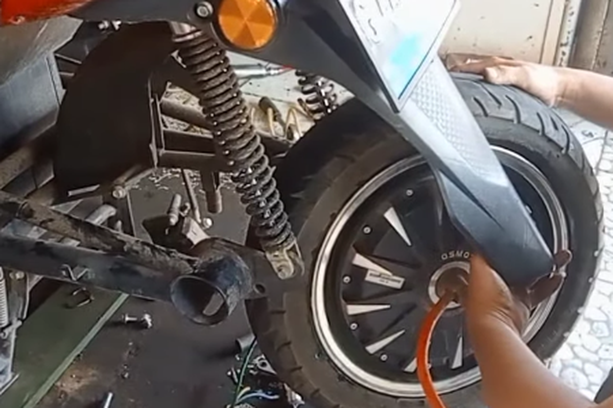 Tips Mudah Bongkar Ban Motor Listrik Polytron Fox R