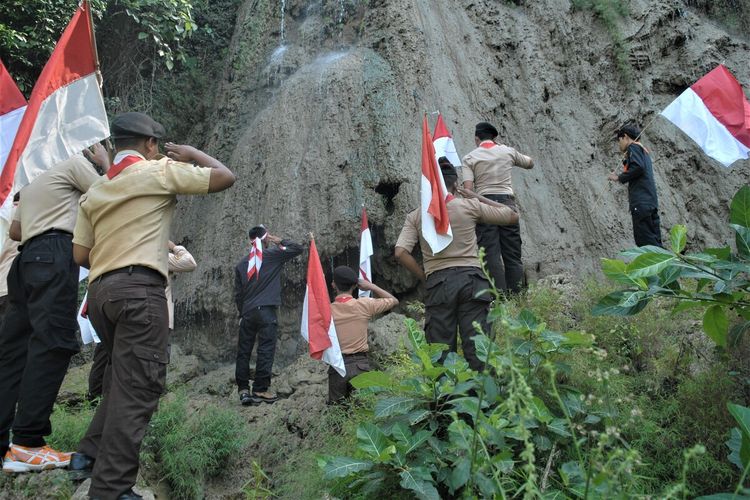 Napak Tilas Nyi Ageng Serang, Pencinta Alam Kibarkan Merah Putih di ...