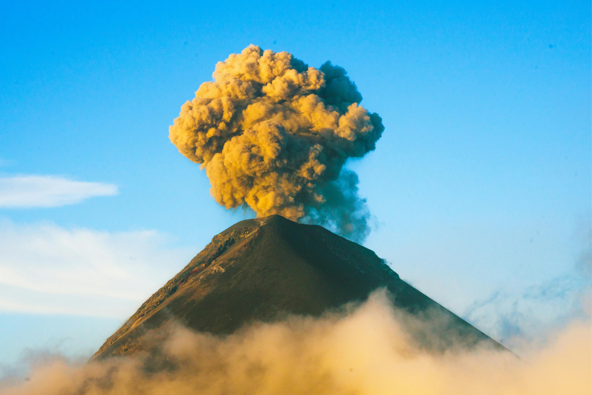 Penyebab dan Dampak Gunung Meletus