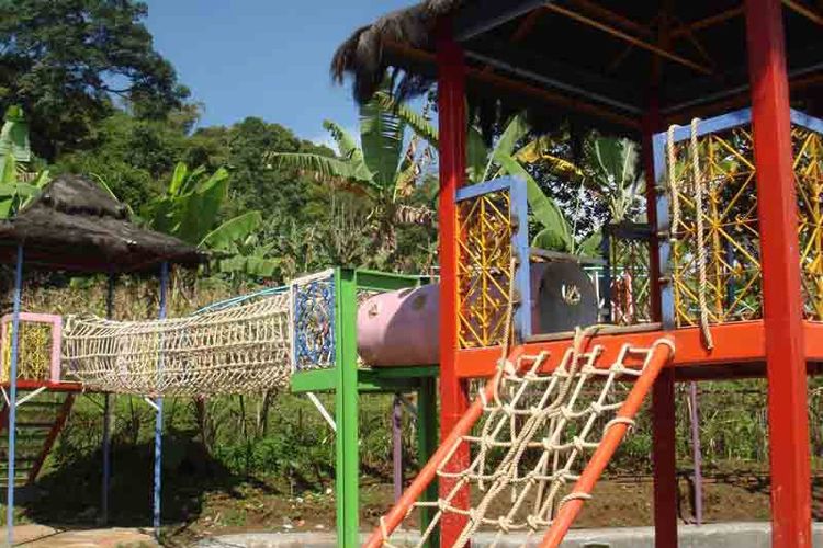 Ajak Keluarga Berenang di Sulaku Bumijawa Park di Tegal