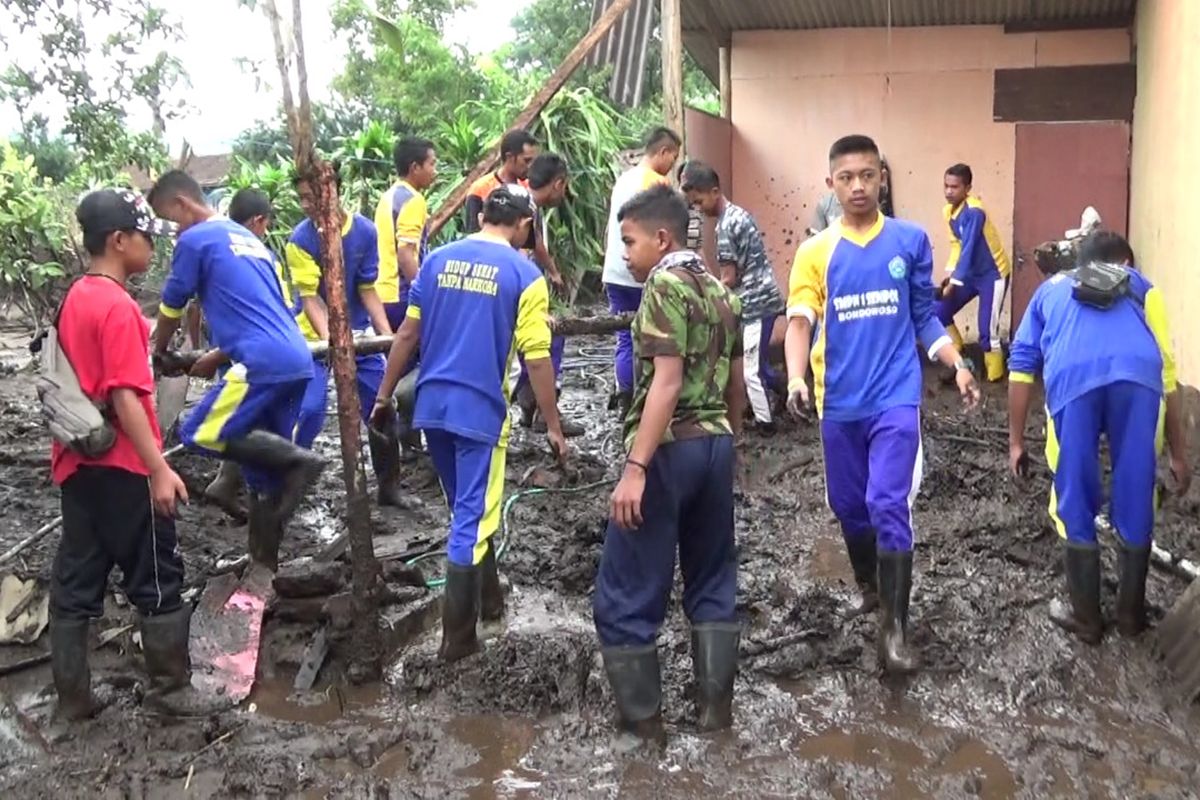 Banjir Bandang Bondowoso, 12 Sekolah Terendam Lumpur hingga 60 Sentimeter