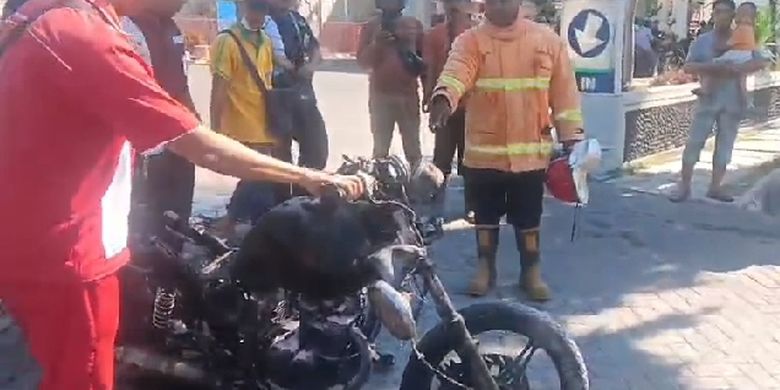 Berita Terkini Harian Sepeda Motor Terbakar Di Spbu Setelah Isi Bbm ...