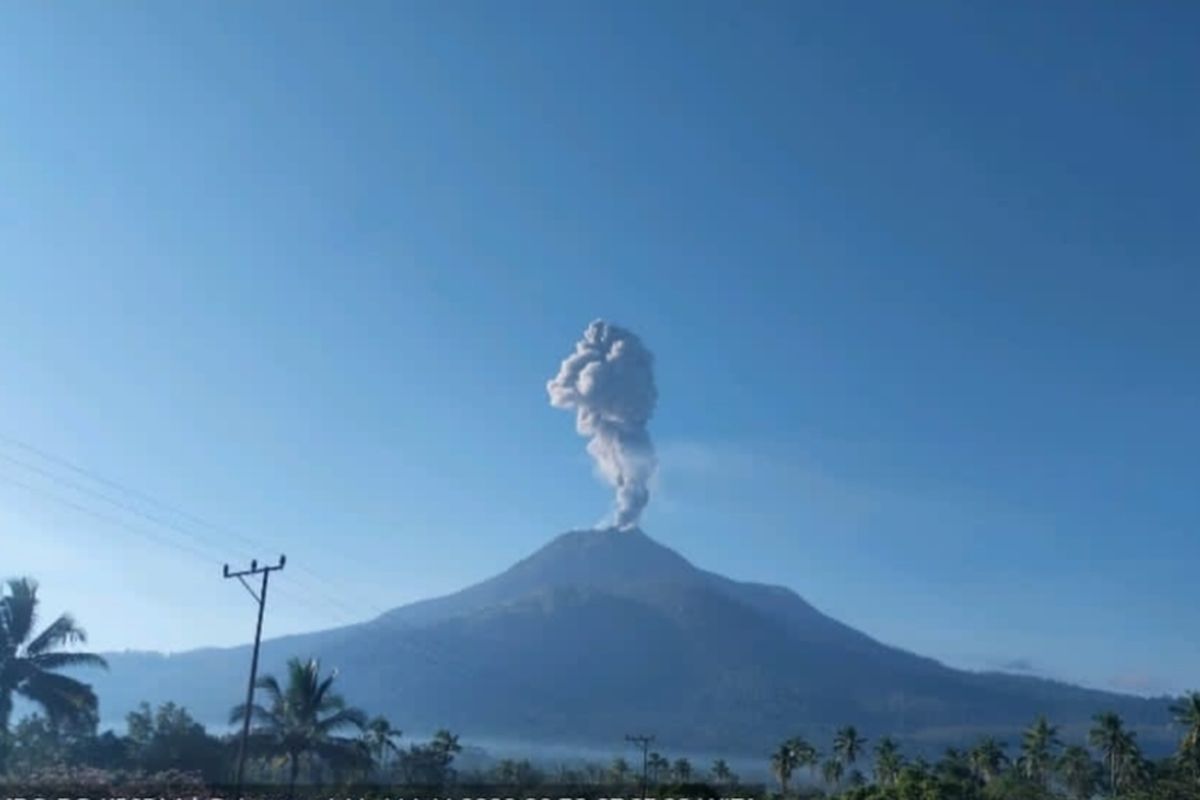 Gunung Lewotobi Meletus 4 Kali Hari Ini, Tinggi Kolom Abu 1 Km, Warga ...