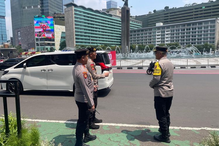 Foto : Jamin Keamanan, Polri Cek Operasi Merdeka Jaya 2025 di Bundaran HI