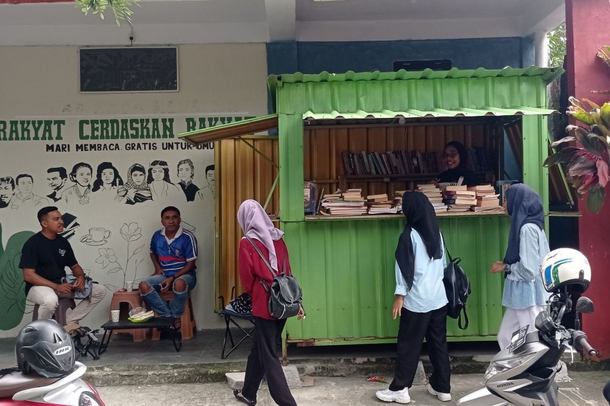 Sebuah Antitesa, Mahasiswa di Ambon Buat Perpustakaan Buka 24 Jam di ...