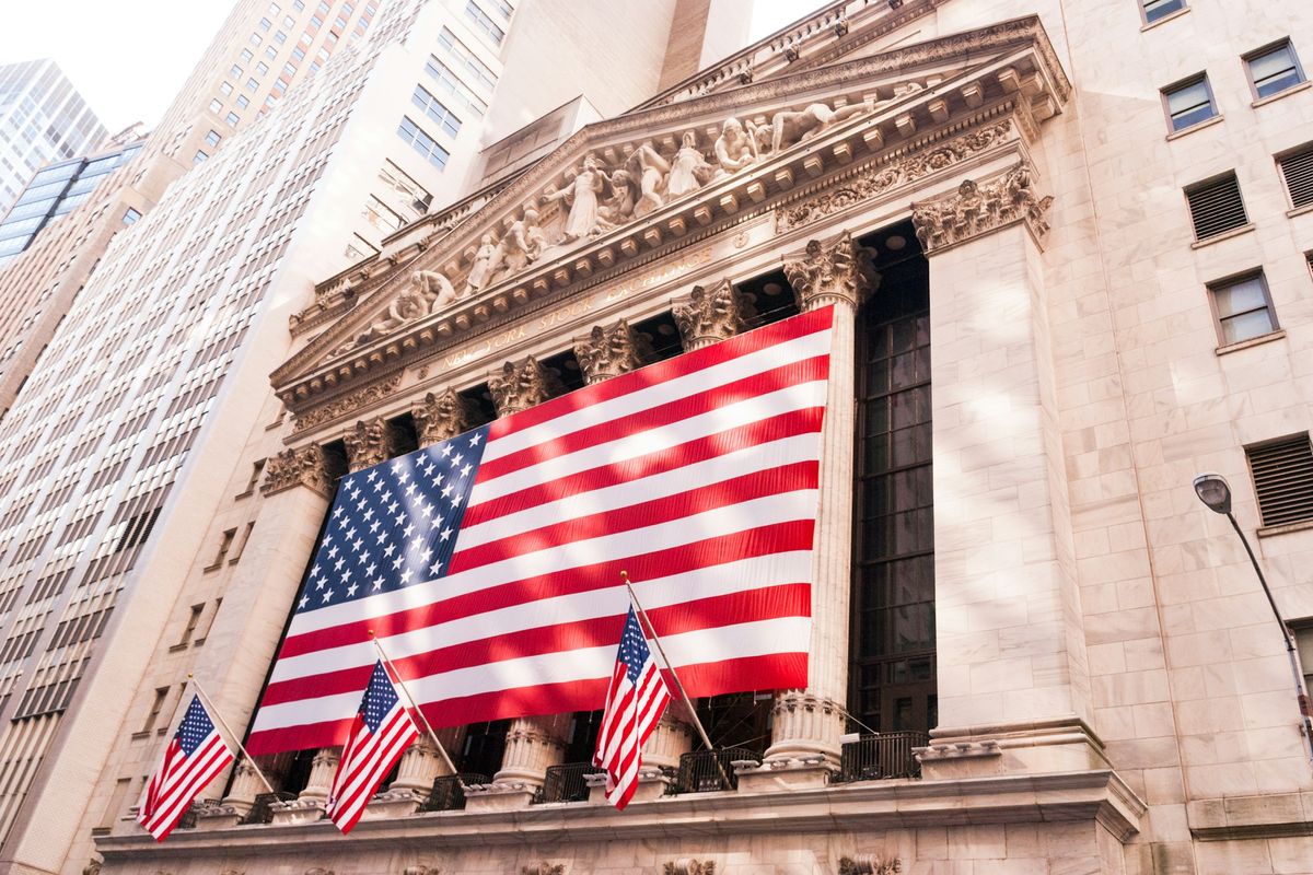 Wall Street Terkoreksi, Investor Cemati Kebijakan Trump dan Hasil ...