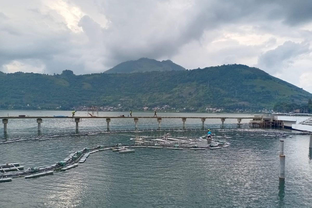 Waterfront City Pangururan: Wisata Hits dengan Air Mancur Menari di ...