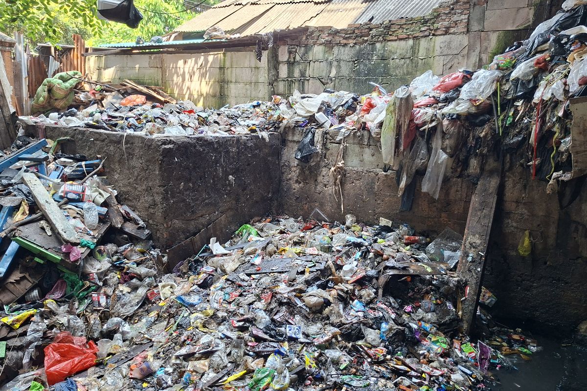Kesabaran Habis, Warga Rusun Angke Tantang Pramono Rasakan Bau Sampah ...