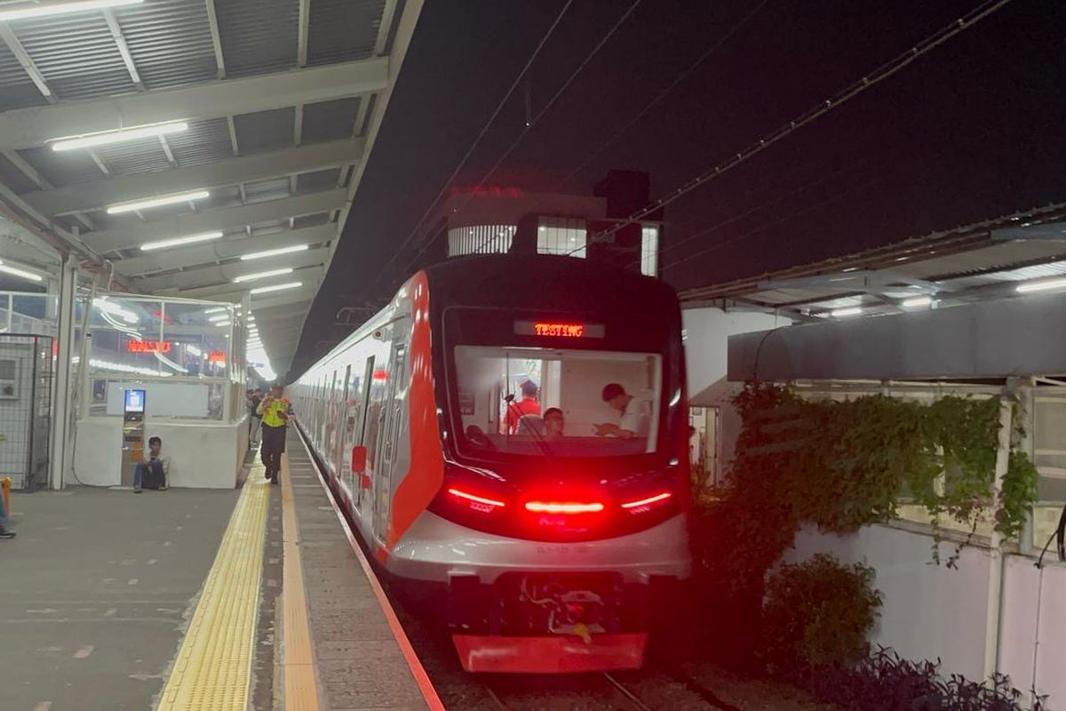 Melihat dari Dekat KRL Impor Baru dari China: Interior Modern, Lebih ...