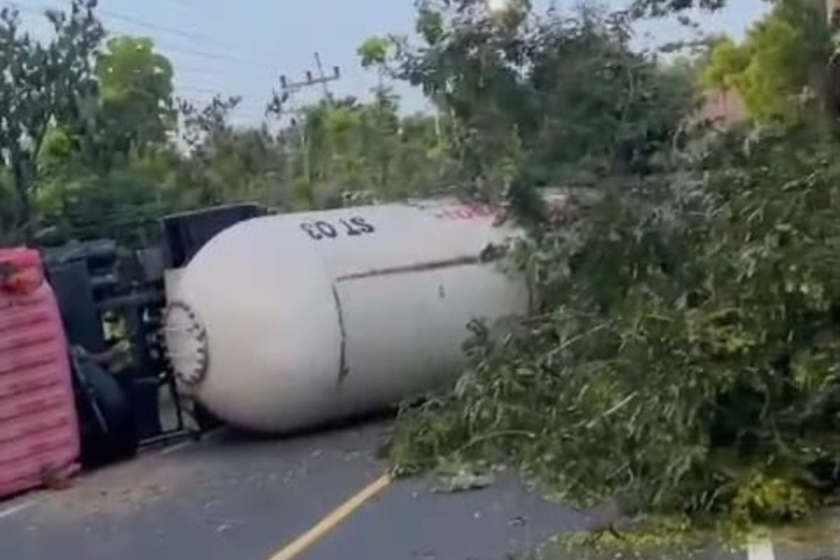 Truk Elpiji Tabrak Sepeda Motor, Satu Keluarga Asal Ngawi Tewas di Lokasi