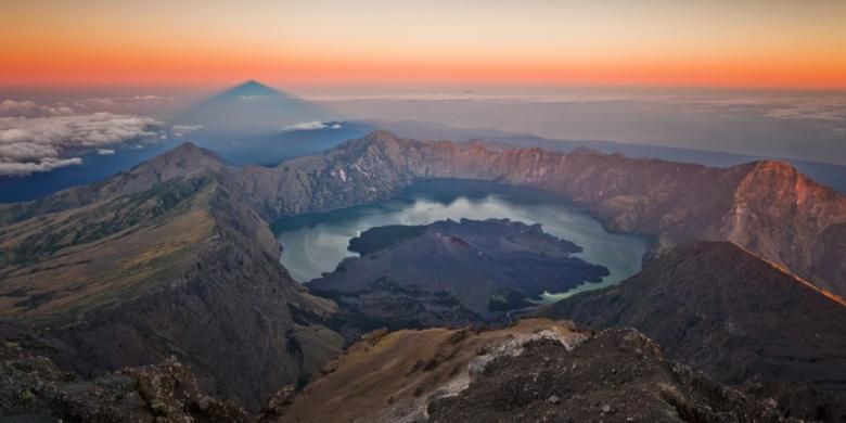 Foto : 12 Wisata Lombok NTB Selain Pantai, Ada Goa dan Bukit
