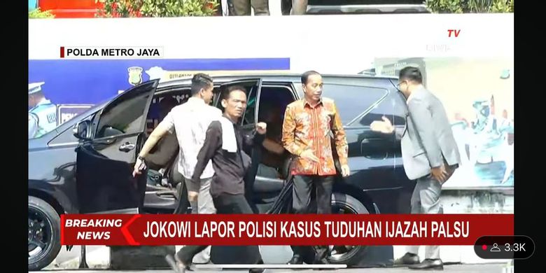 Momen Jokowi ke Polda Metro Jaya, Berbatik Coklat Laporkan Tuduhan Ijazah Palsu