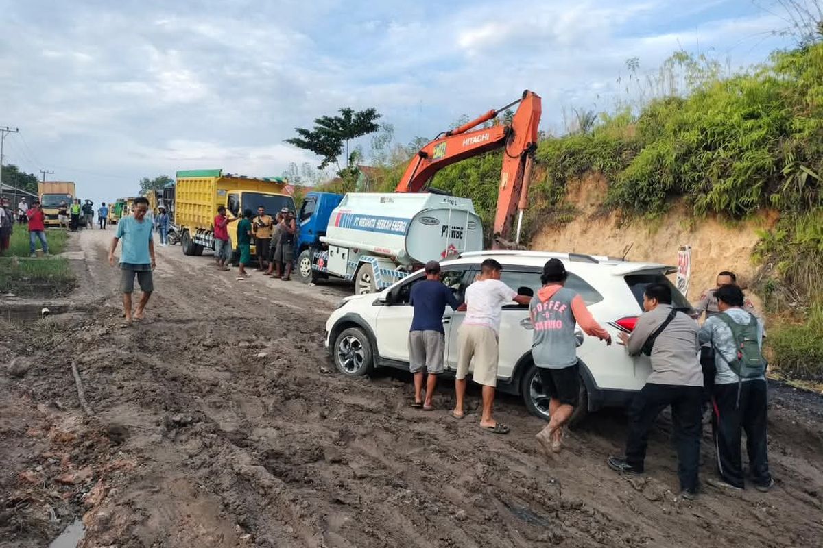 Arus Balik Libur Panjang, Jalan Palangka Raya-Gunung Mas Sempat Macet Imbas Truk Batu Bara Terbalik