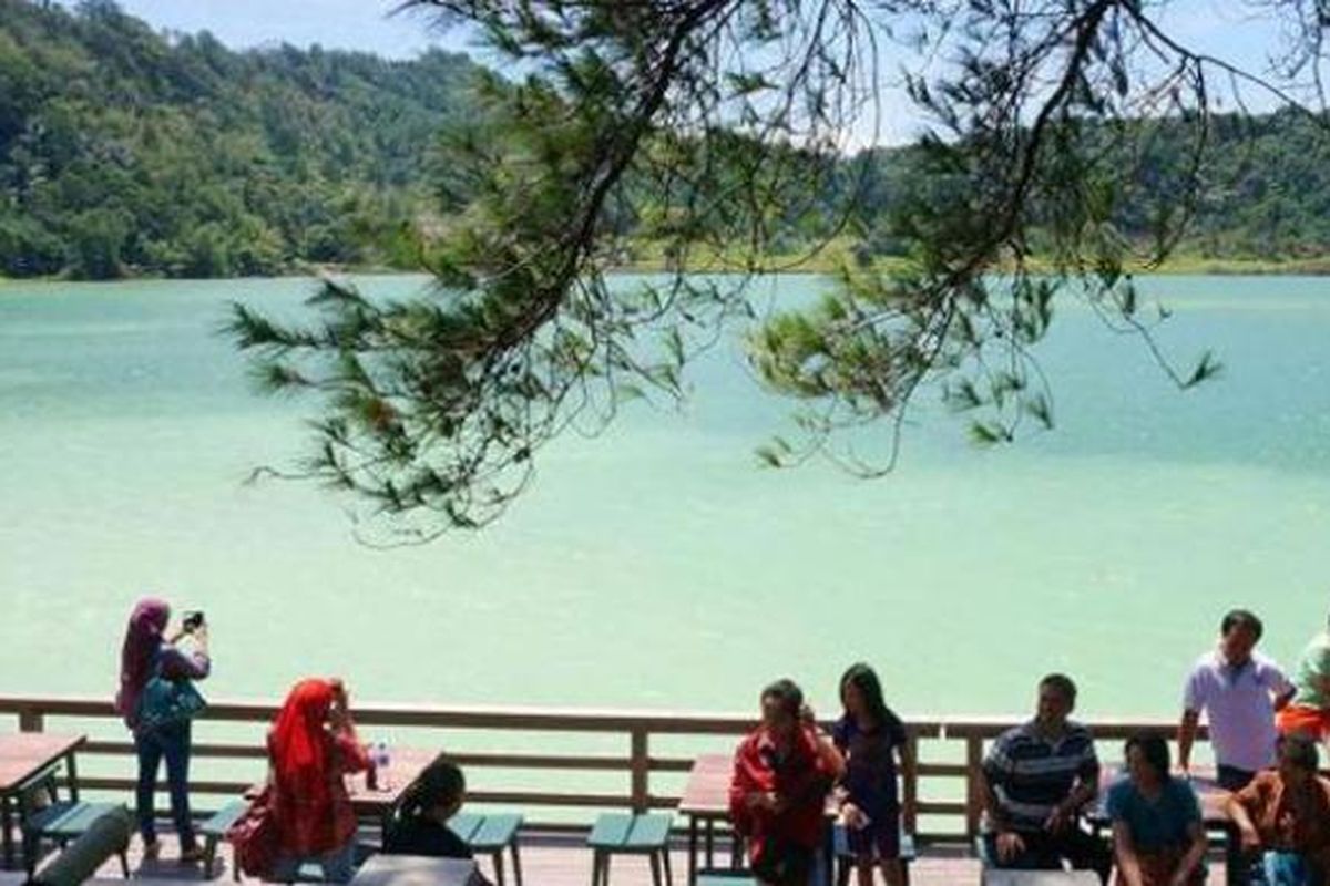 Danau Linow: Daya Tarik, Harga Tiket, dan Jam Buka