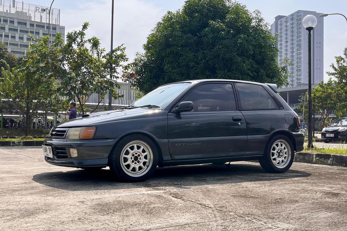 Konversi Toyota Starlet EP81 ke EP82, Gaya Jepang yang Penuh Detail