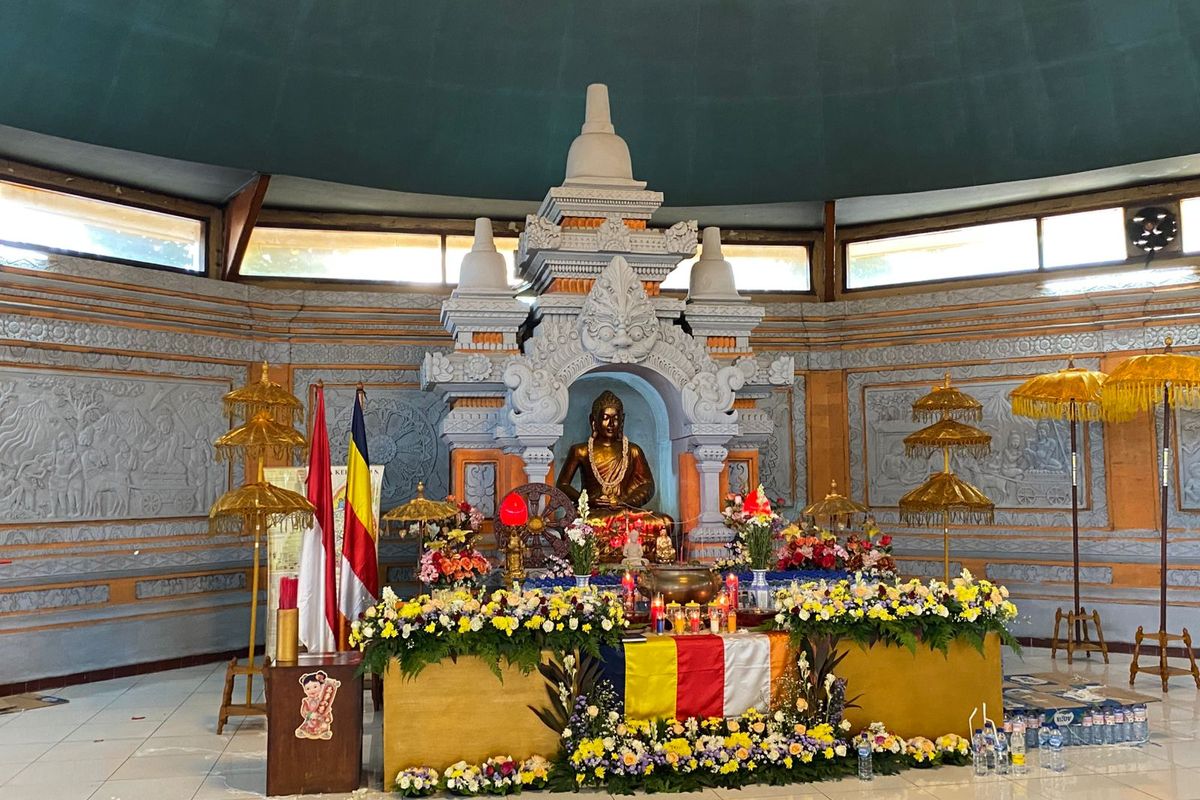 TMII Gratiskan Tiket Masuk untuk Umat Buddha Rayakan Waisak di Wihara Arya Dwipa Arama