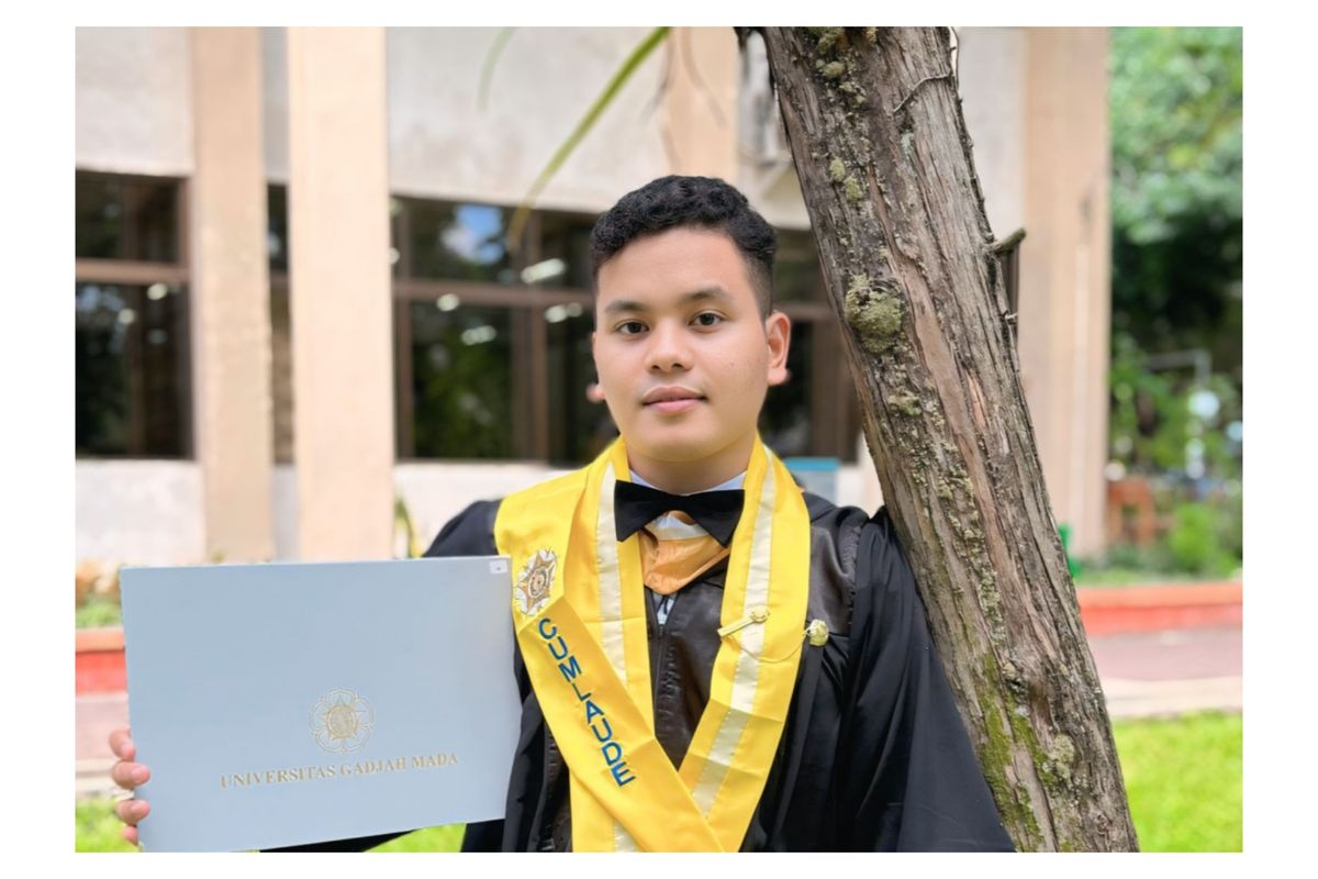Lulus S2 Cukup 1 Tahun, Henra Dapat Gelar Cumlaude di UGM