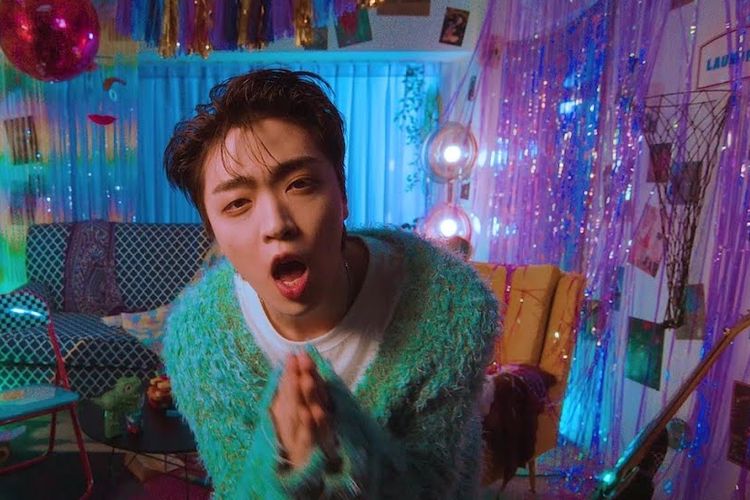 Lirik Lagu Hide & Sick - JUNNY