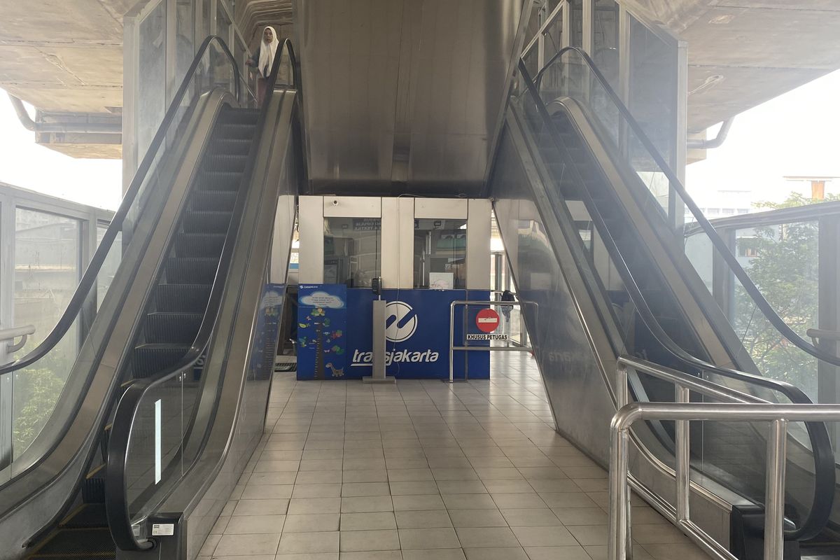 Eskalator Cipulir Masih Mati, Warga: Saya Pikir Matinya Cuma Pagi